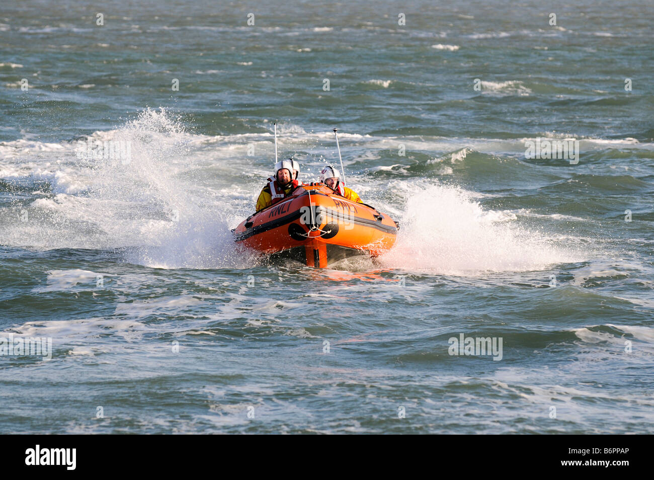 Calshot s Inshore Lifeboat on excercise in the Solent December 28th ...