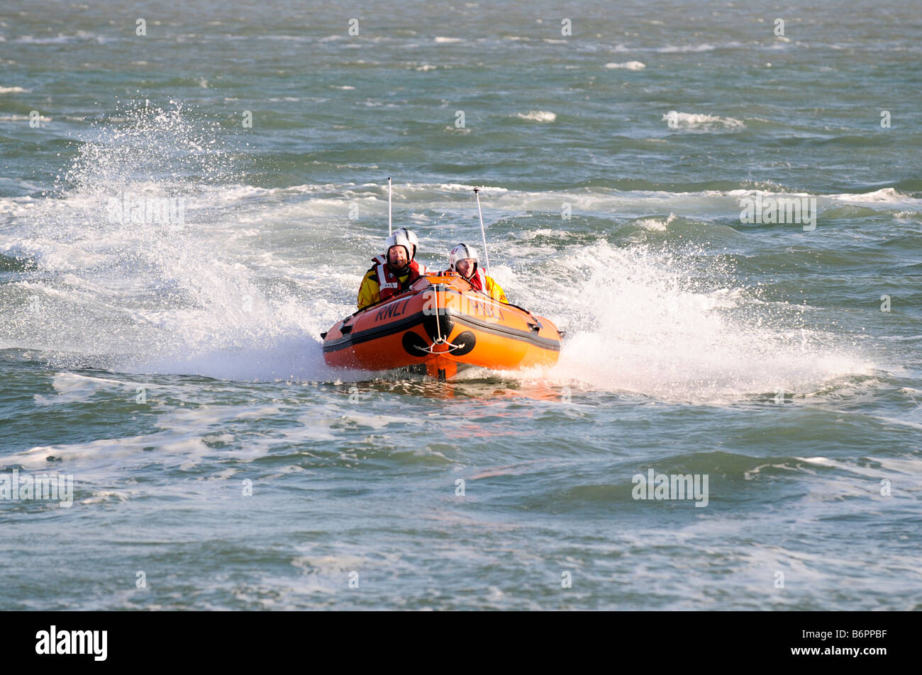 Calshot s Inshore Lifeboat on excercise in the Solent December 28th ...