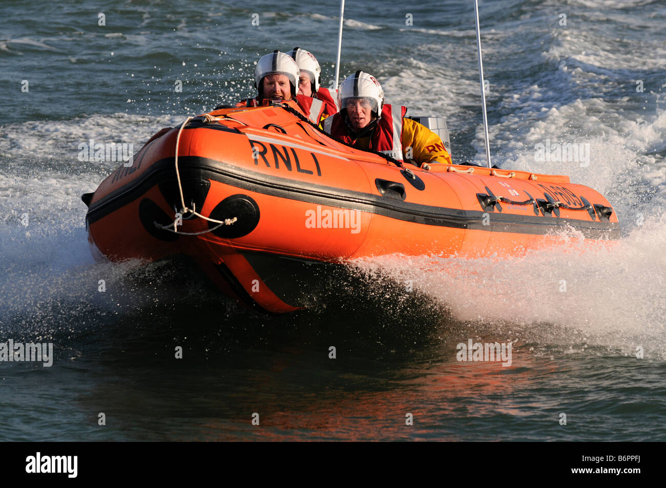 Royal national lifeboat institution calshot hi-res stock photography ...