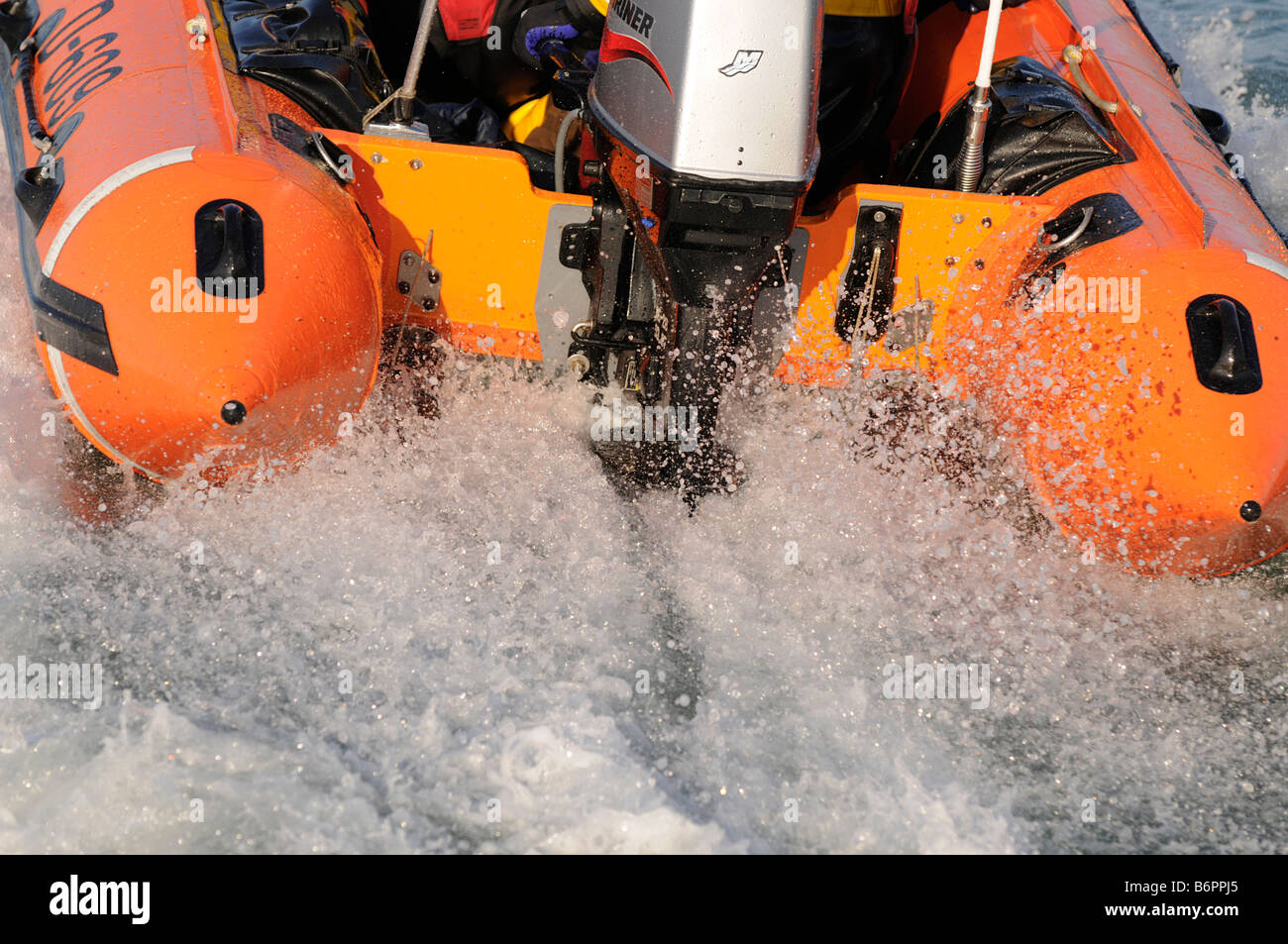 Calshot s Inshore Lifeboat on excercise in the Solent December 28th ...