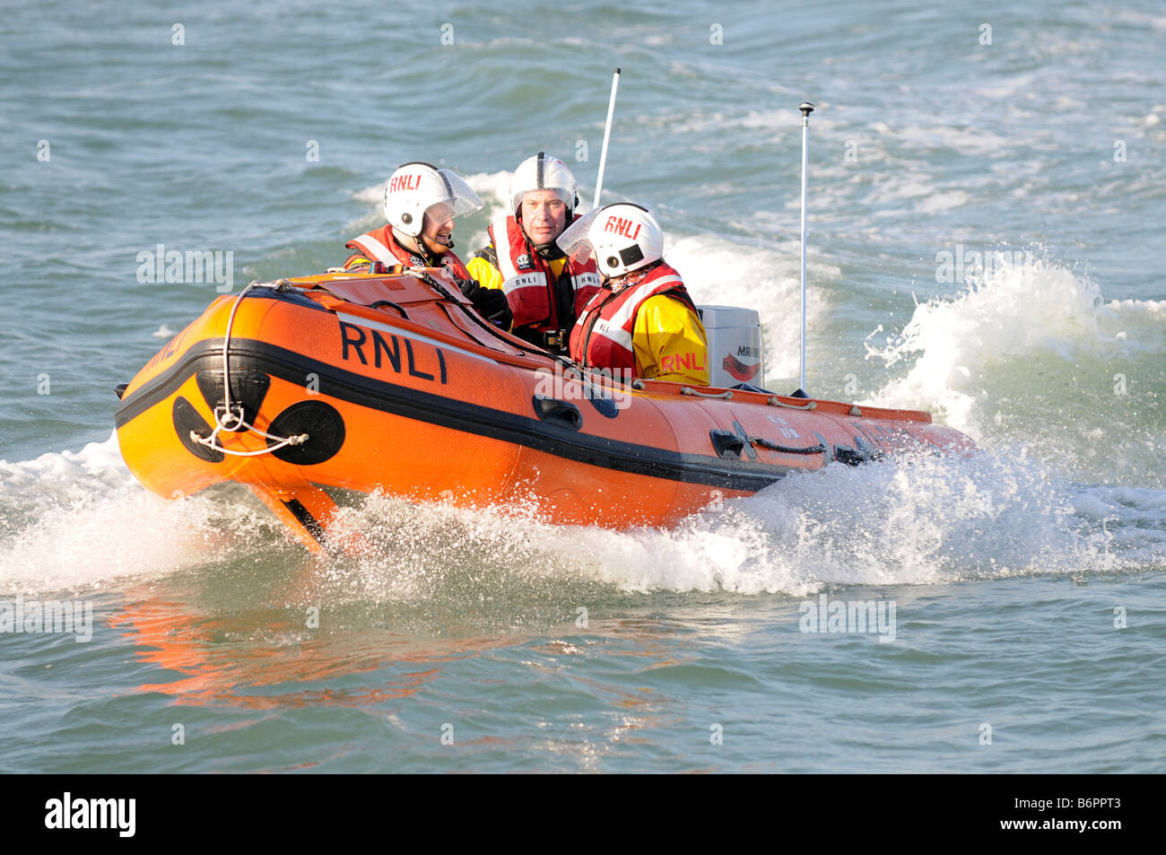 Royal national lifeboat institution calshot hi-res stock photography ...