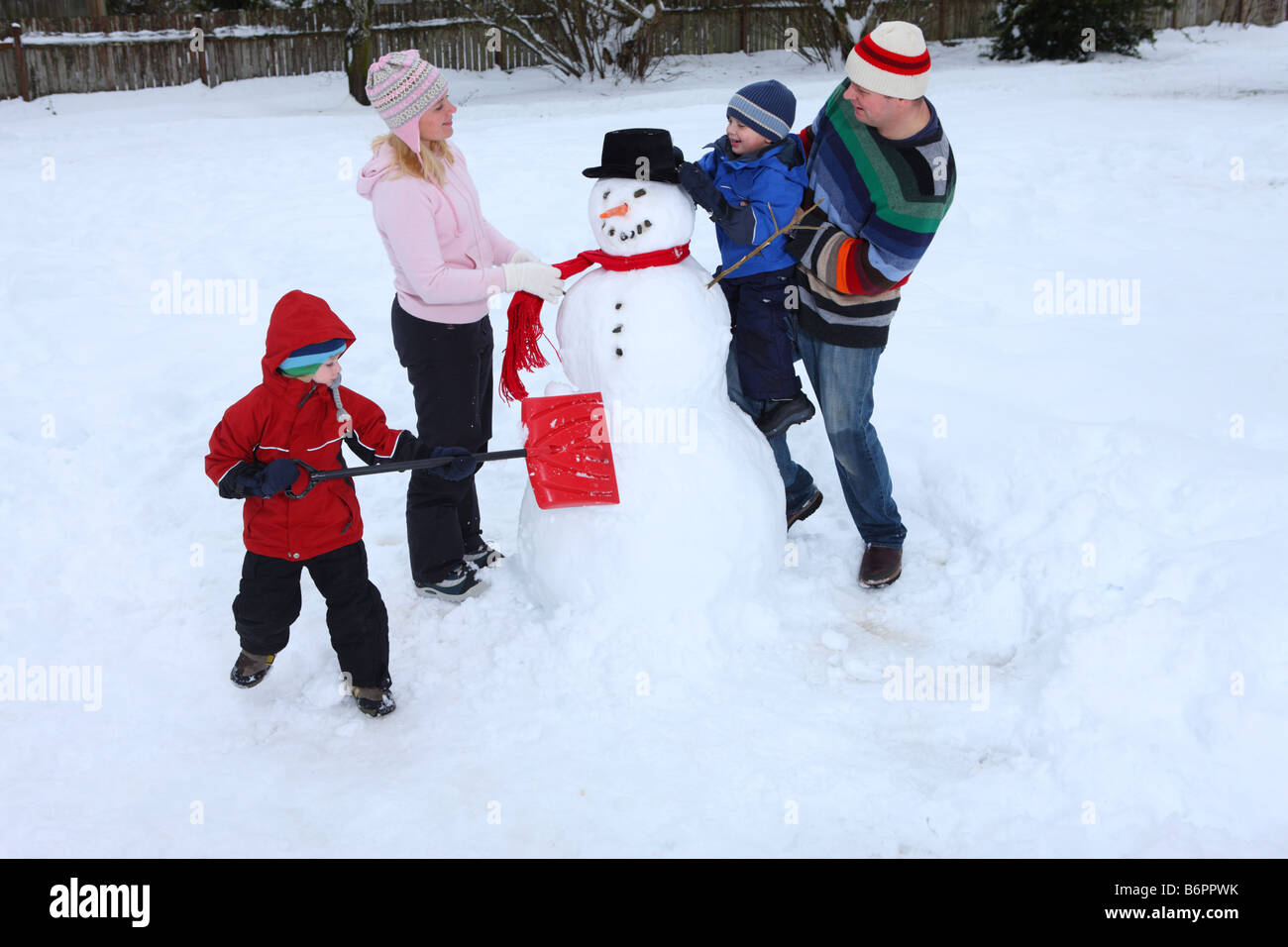 Kids building snowman hi-res stock photography and images - Alamy