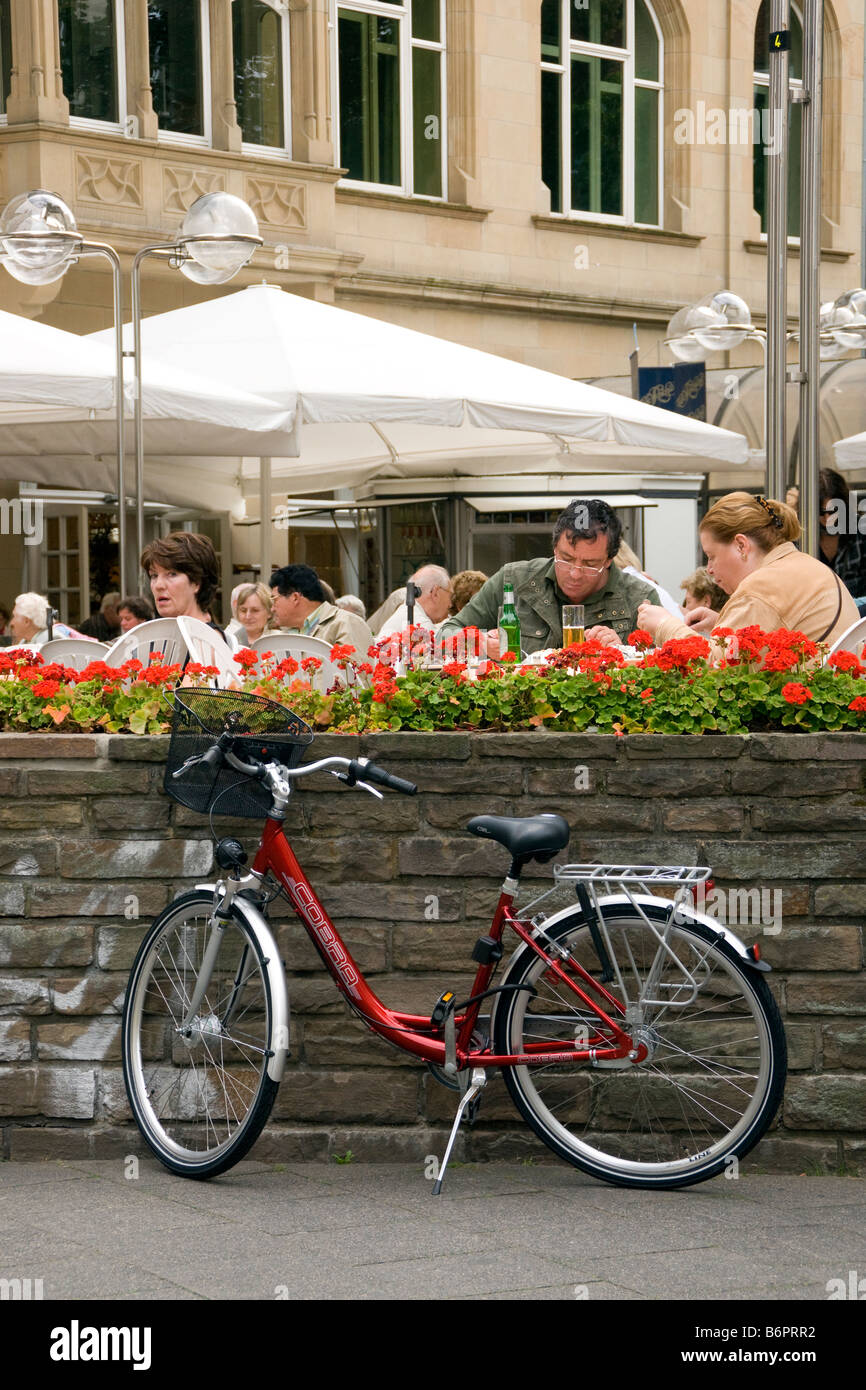 Cologne outdoor cafe customers enjoying lunch Stock Photo - Alamy