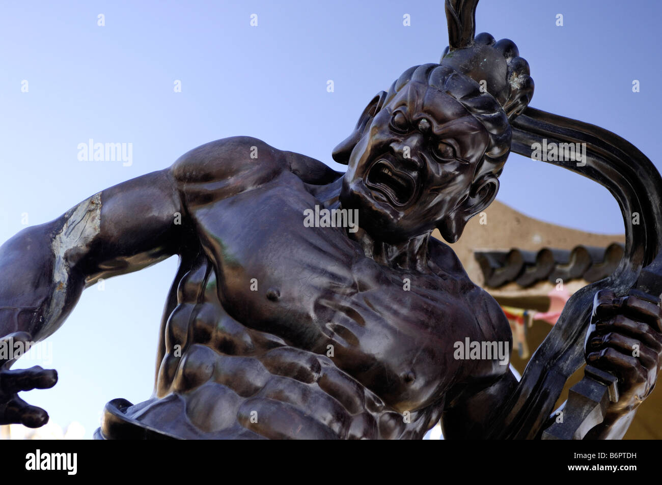 Scary statue hi-res stock photography and images - Alamy