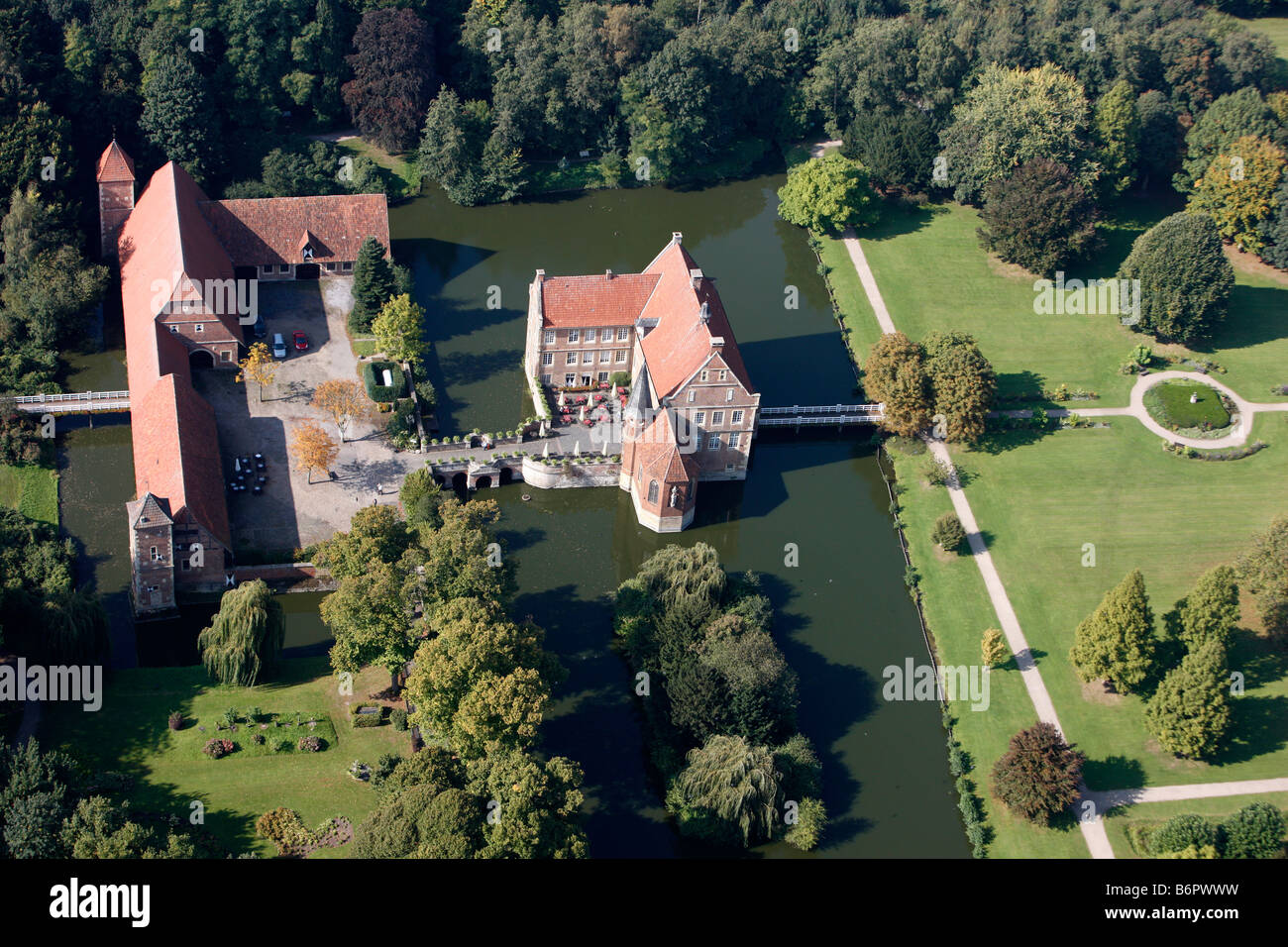 Moated castle hulshoff hi-res stock photography and images - Alamy