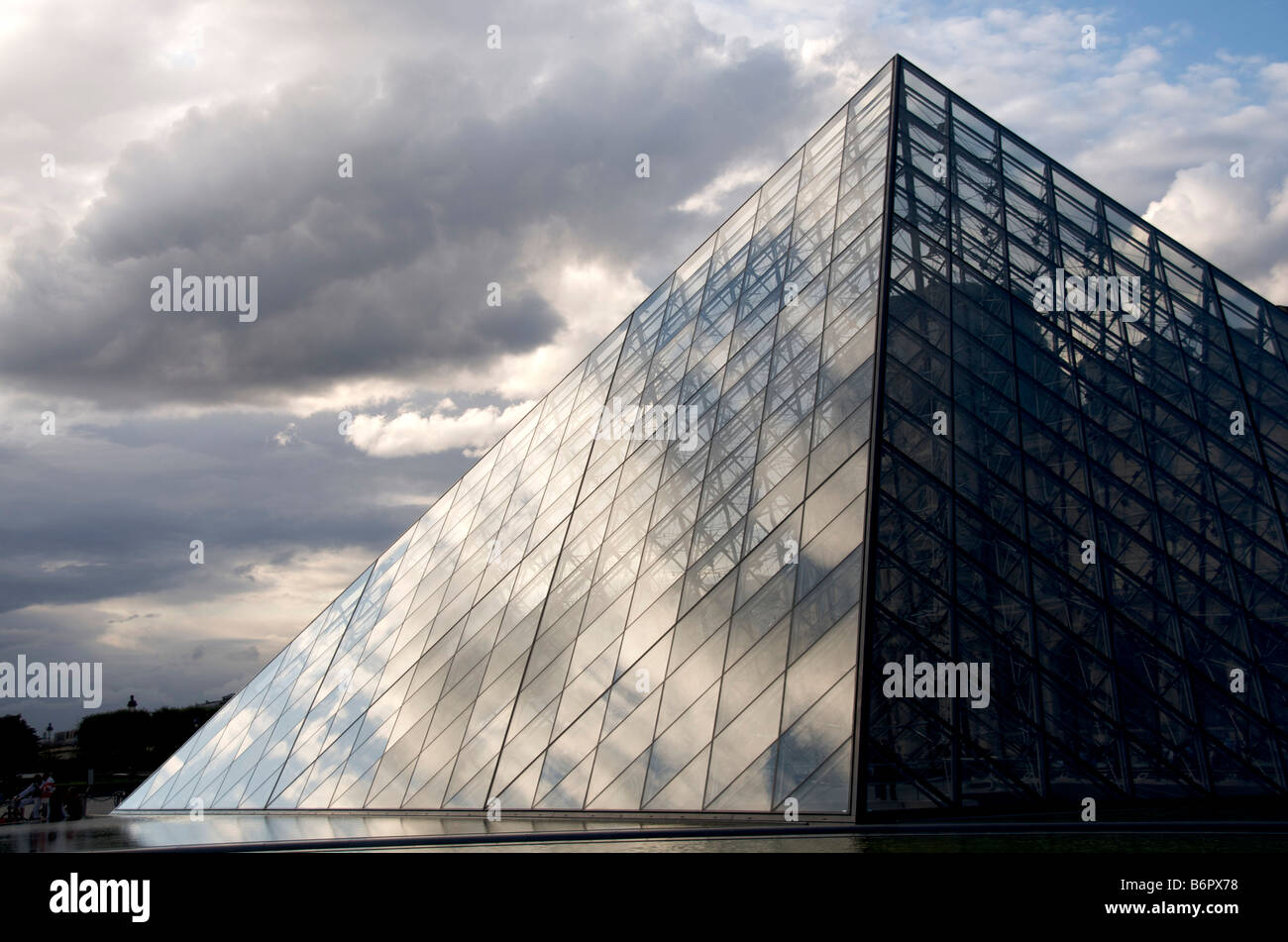 Louvre reflection pyramid hi-res stock photography and images - Alamy