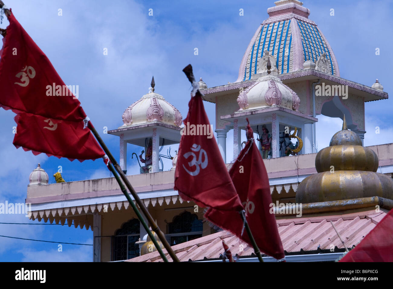 Colourful roof hindu temple mauritius hi-res stock photography and ...