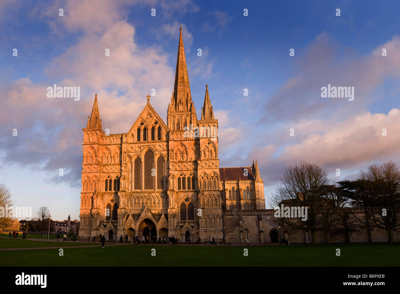 Salisbury cathedral clock hi-res stock photography and images - Alamy