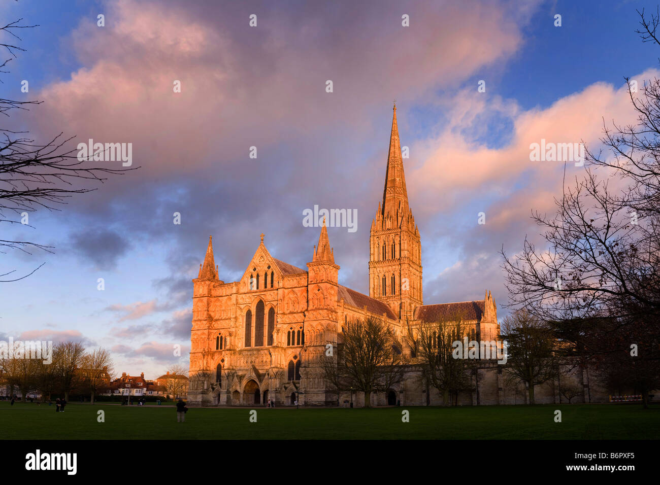 Salisbury cathedral clock hi-res stock photography and images - Alamy