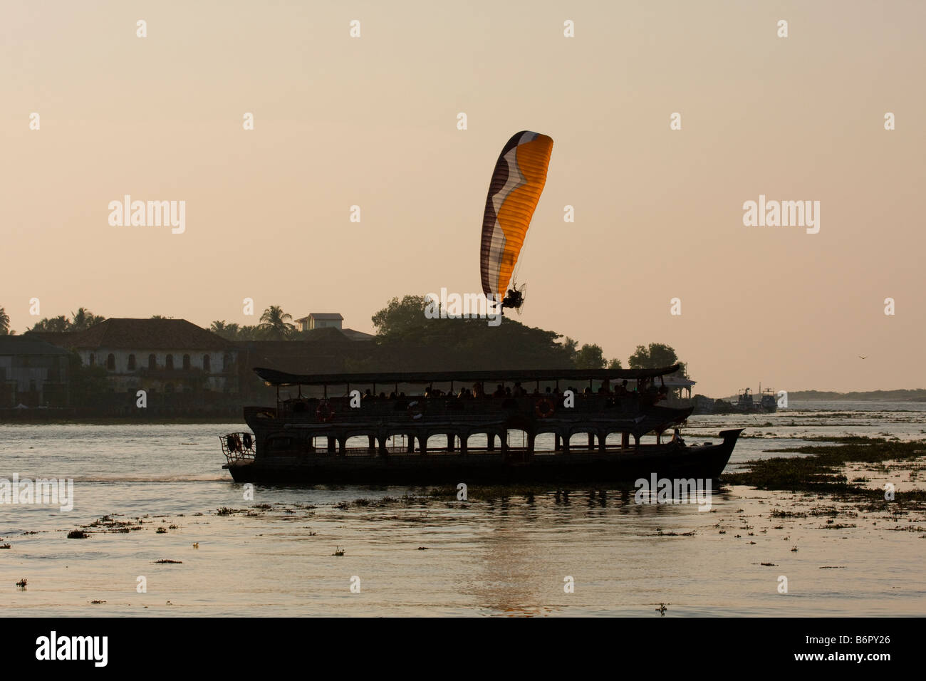 Paragliding boat hi-res stock photography and images - Alamy