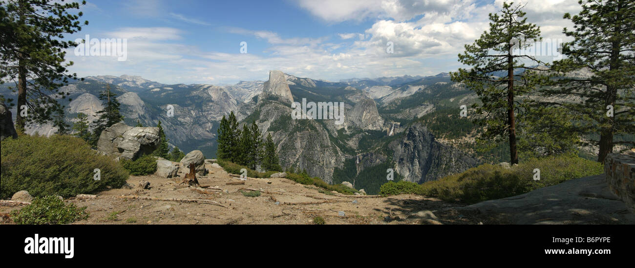 lookout point at Glacier Point Road, view at Halfdome, USA, California ...