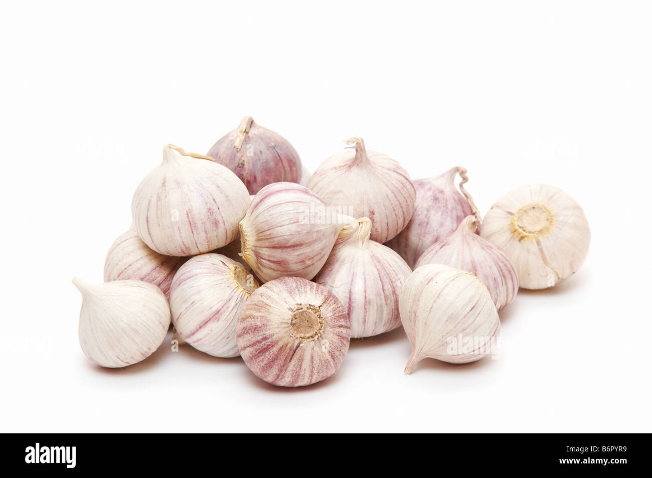 heap of garlic Stock Photo - Alamy