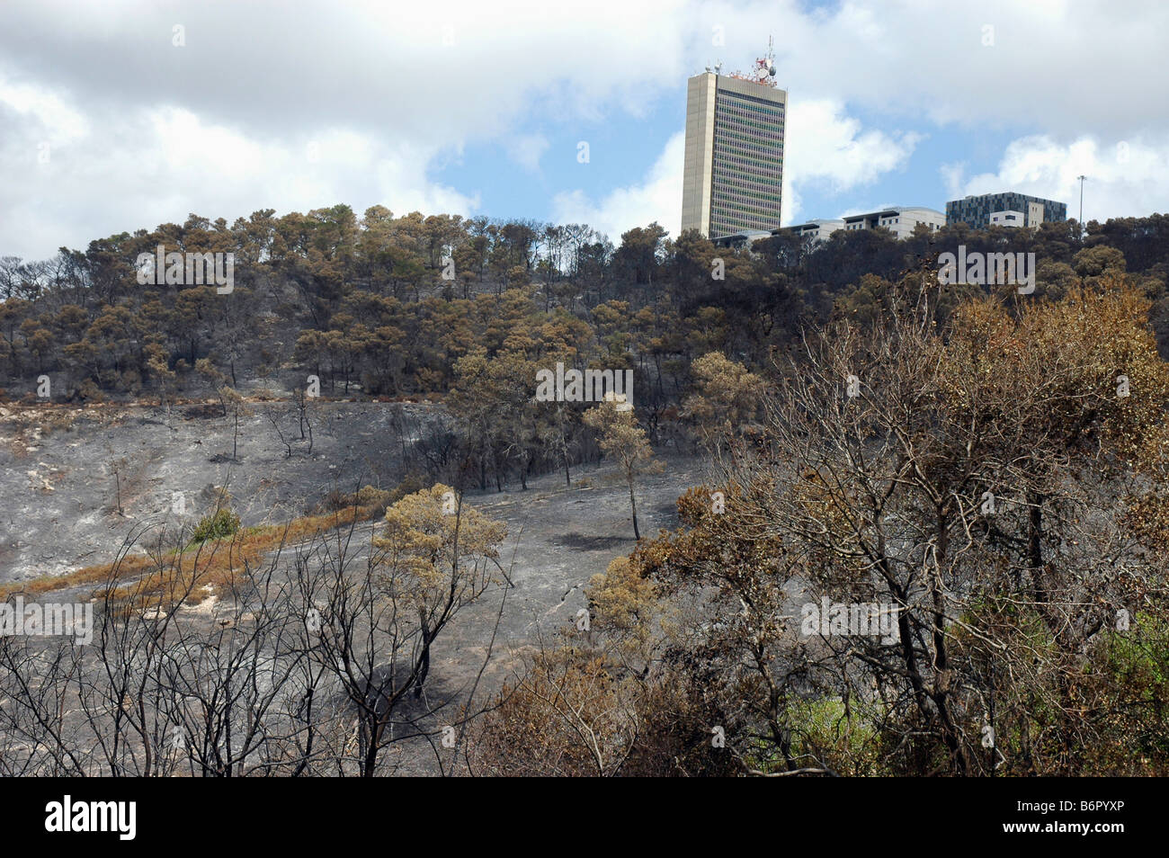 Firefighters near residential building hi-res stock photography and ...