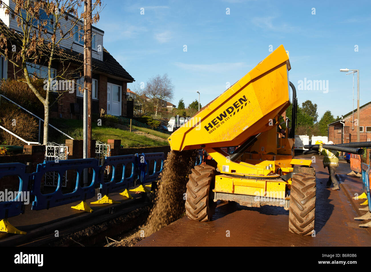 Gravel tipping hi-res stock photography and images - Alamy