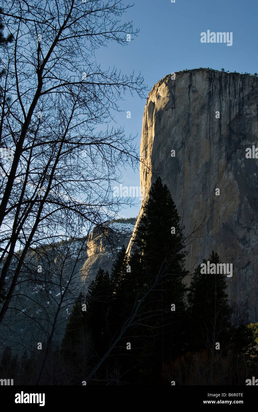A sunset scene of El Capitan in winter, Yosemite National Park ...