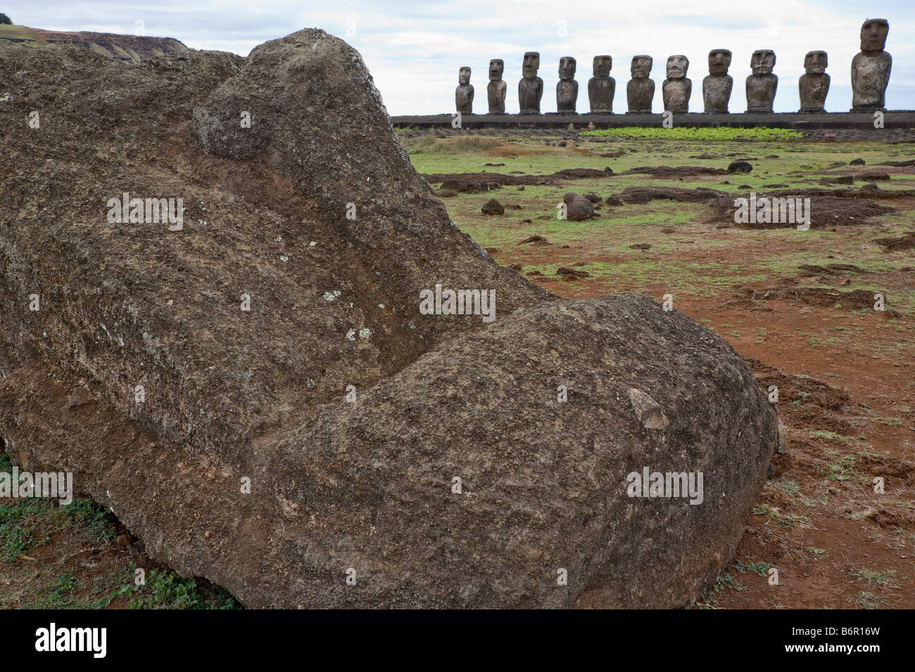 Statues moai hi-res stock photography and images - Alamy