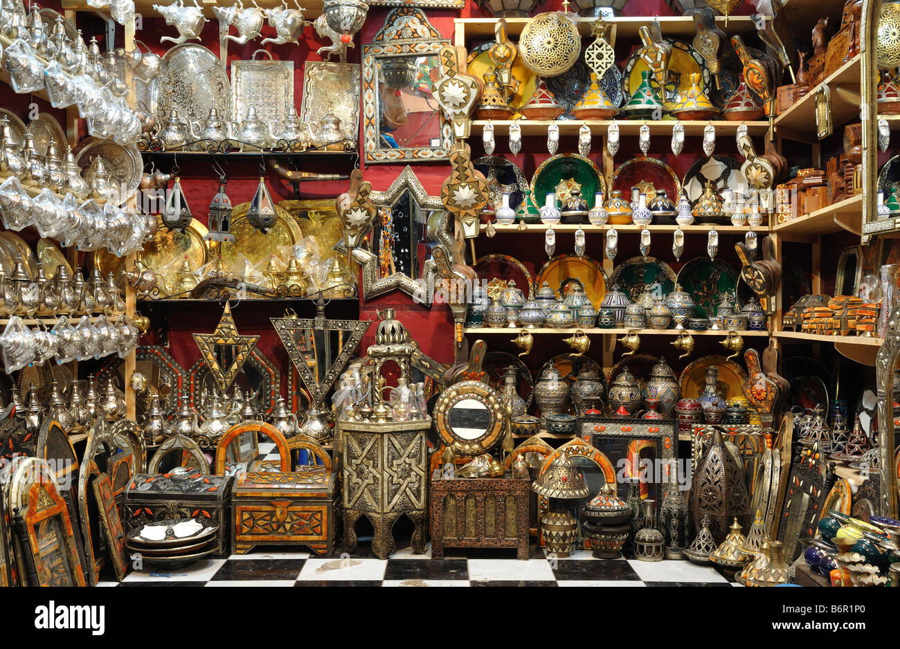 Souvenir shop in the medina of Marrakech, Morocco Stock Photo - Alamy