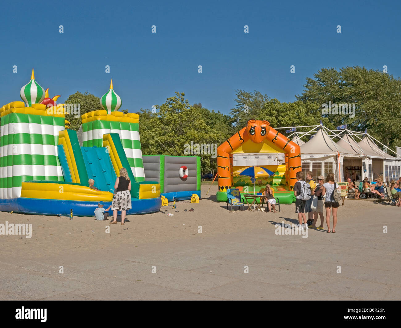 Kids bouncy castle hi-res stock photography and images - Alamy