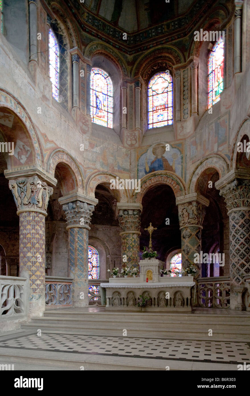 Poitiers, Sainte-Radegonde, Blick in den Chor Stock Photo - Alamy