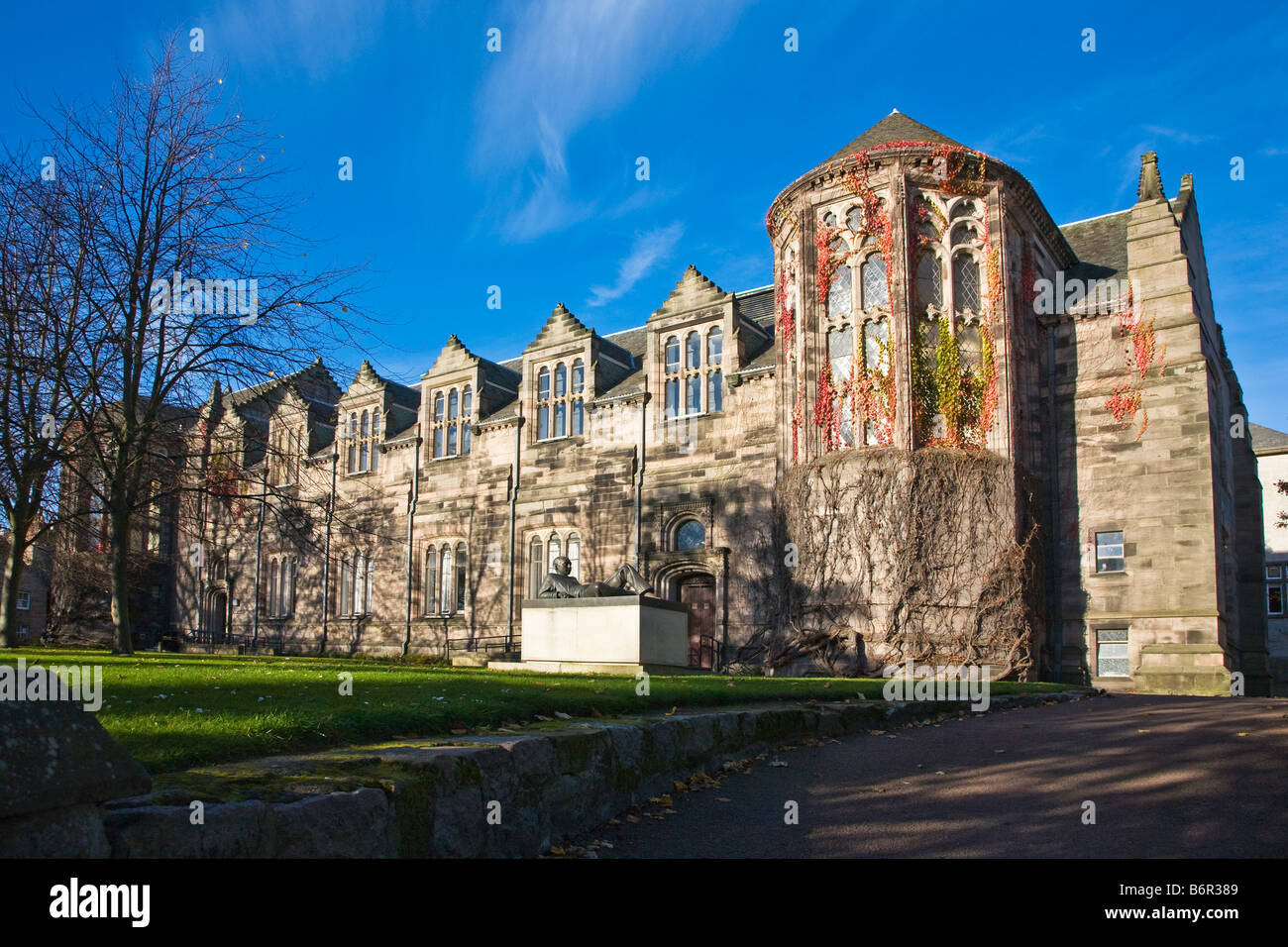 Kings building hi-res stock photography and images - Alamy
