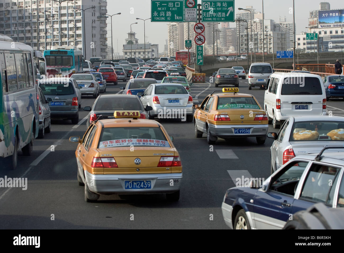 Shanghai city roads hi-res stock photography and images - Alamy