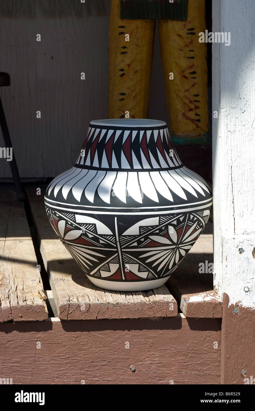 Pueblo pottery arizona hi-res stock photography and images - Alamy