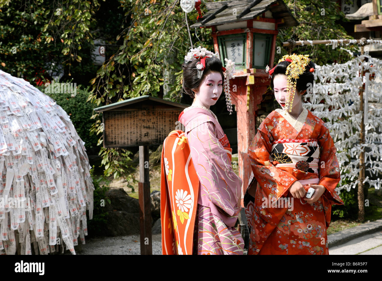 Geishas in a japanese garden Stock Photo - Alamy