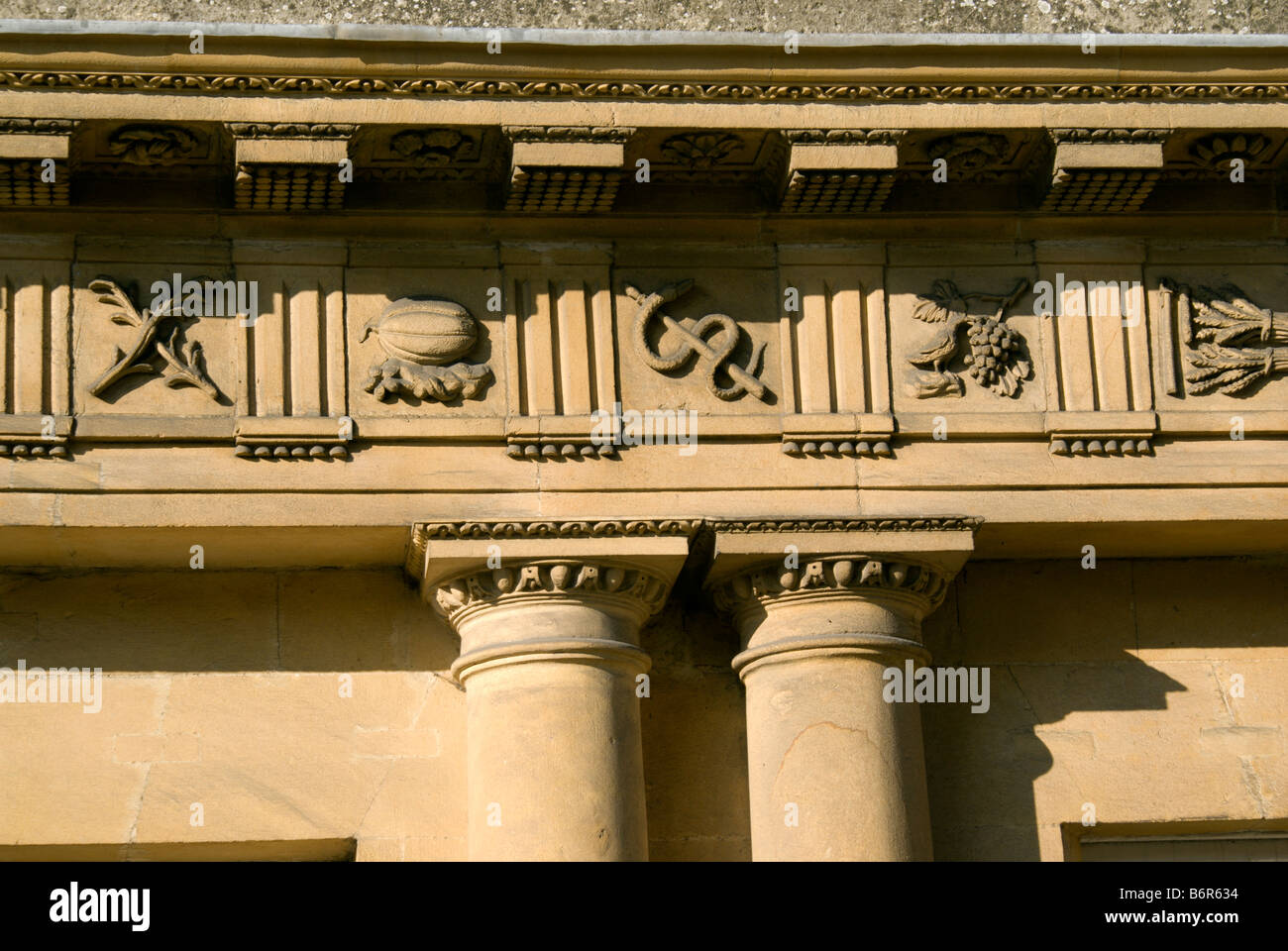 Detail of entablature hi-res stock photography and images - Alamy
