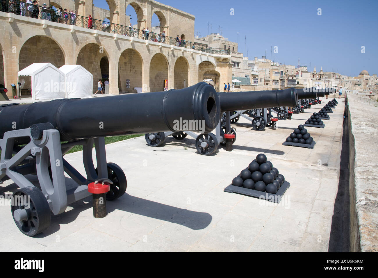 Cannons, the noon day gun, Saluting Battery, Upper Barracca Gardens ...