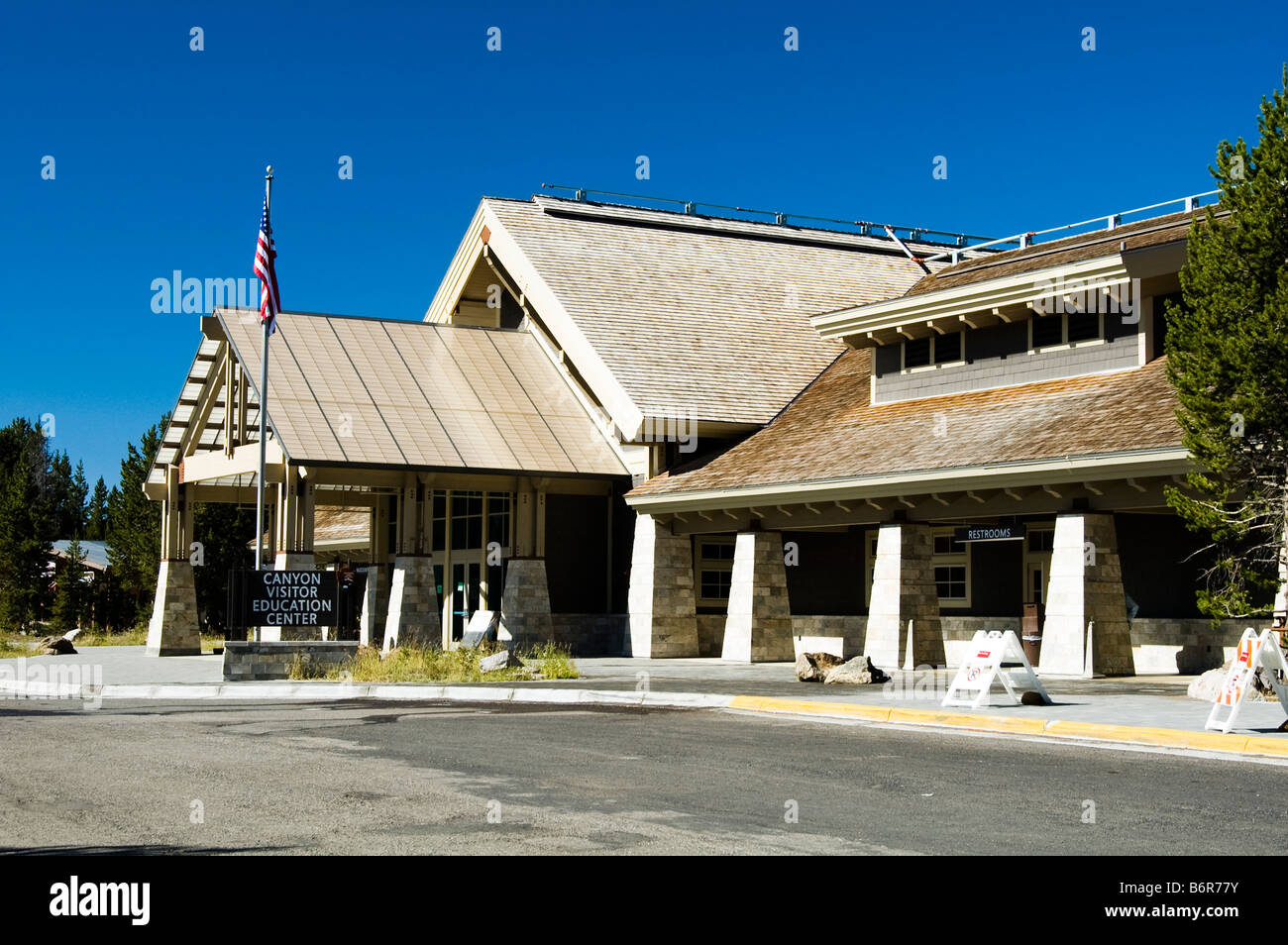 Canyon visitor ecucation center at Canyon Village in Yellowstone ...