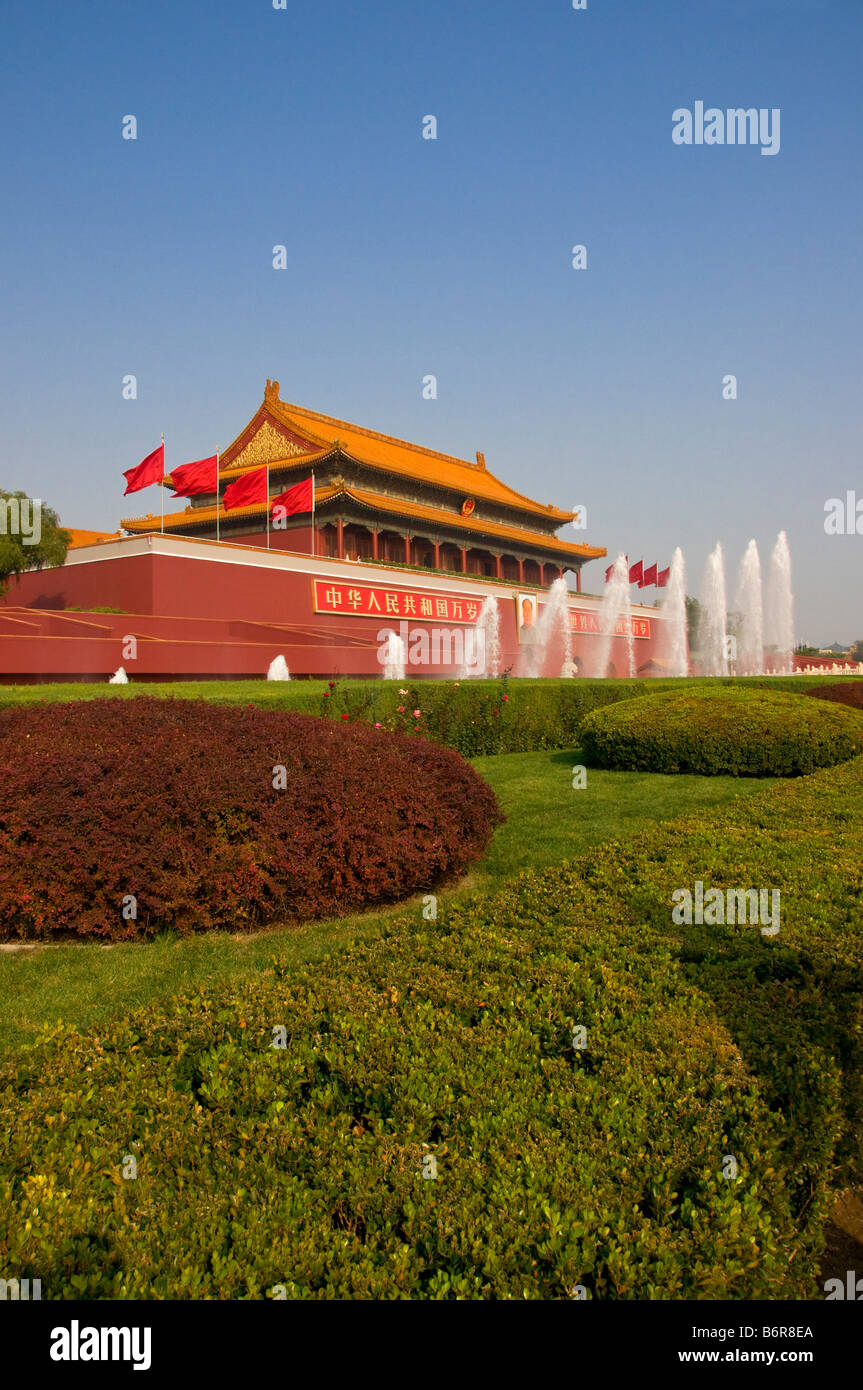 The Heavenly Peace gate entrance of the Forbidden city Beijing China ...
