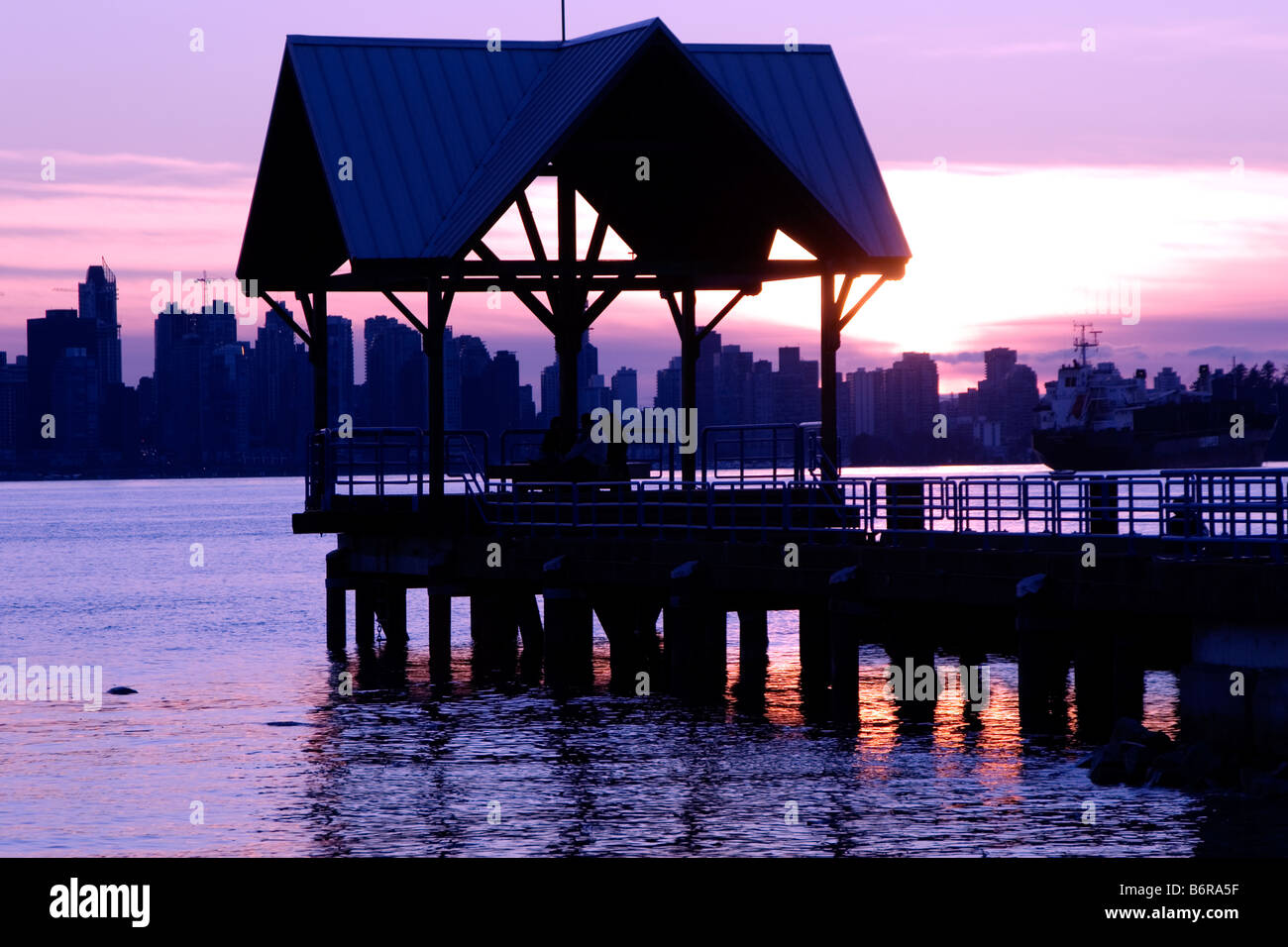 North vancouver pier waterfront hi-res stock photography and images - Alamy