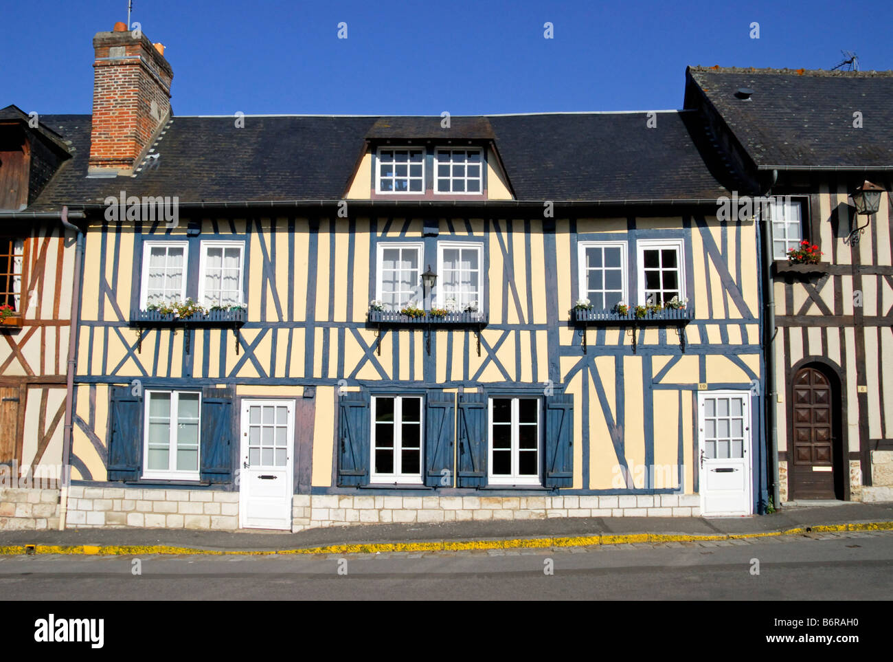 Traditional norman houses hi-res stock photography and images - Alamy