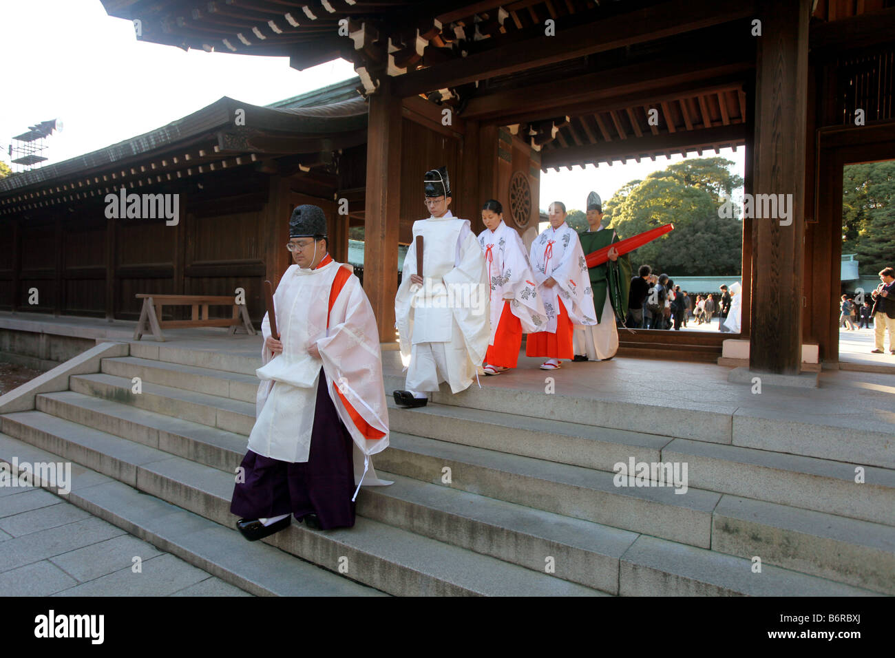 Shinto priest hi-res stock photography and images - Alamy