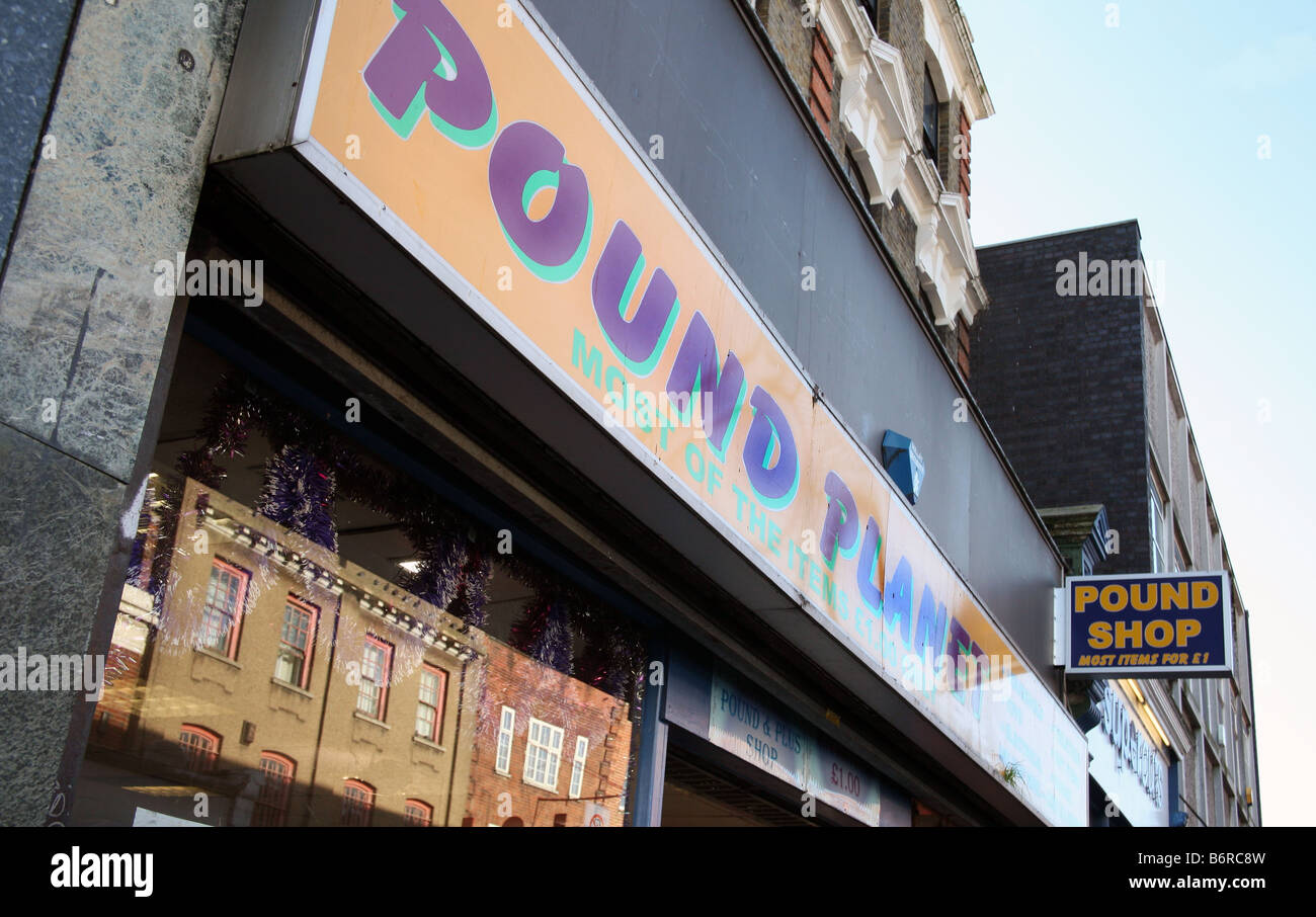 One pound store hi-res stock photography and images - Alamy