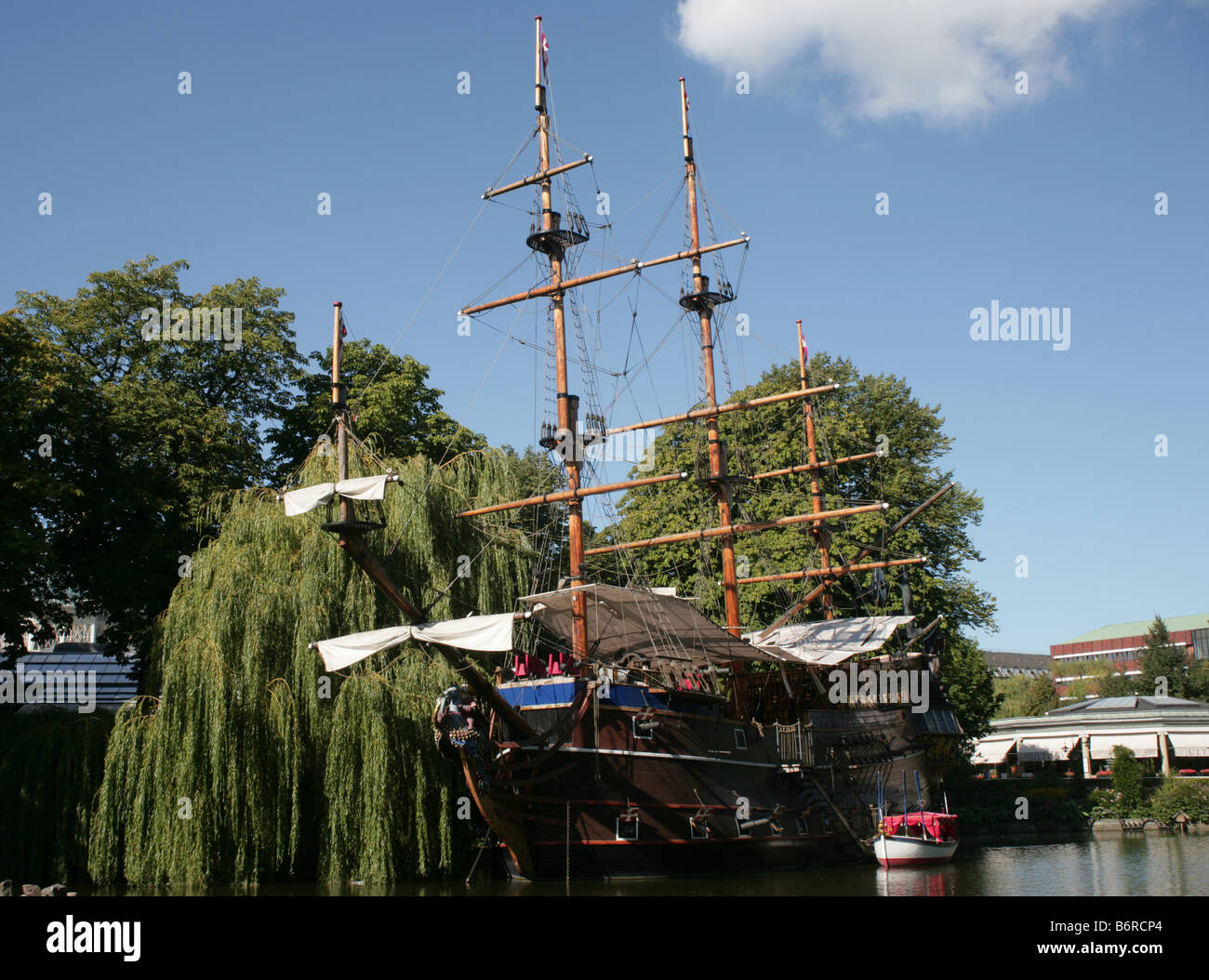 Tall ship sailing ship hi-res stock photography and images - Alamy