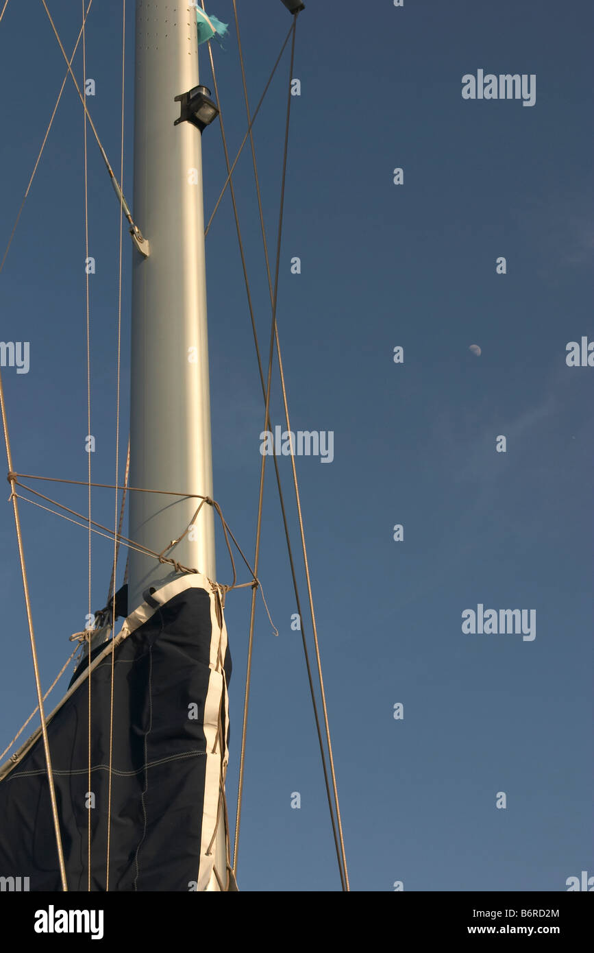 Catamaran mast with rigging and a blue sky background Stock Photo - Alamy