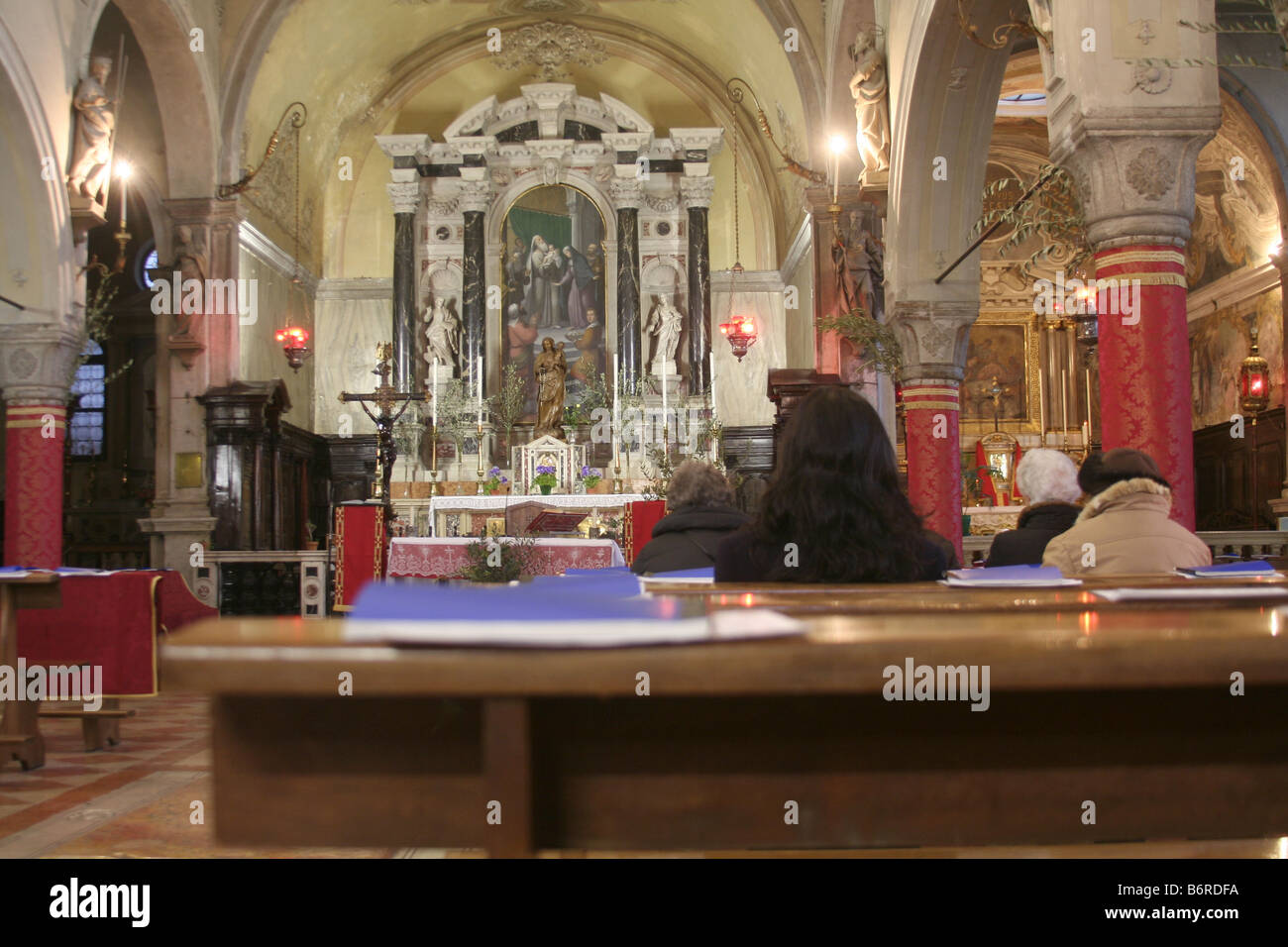 Women praying in catholic church hi-res stock photography and images ...