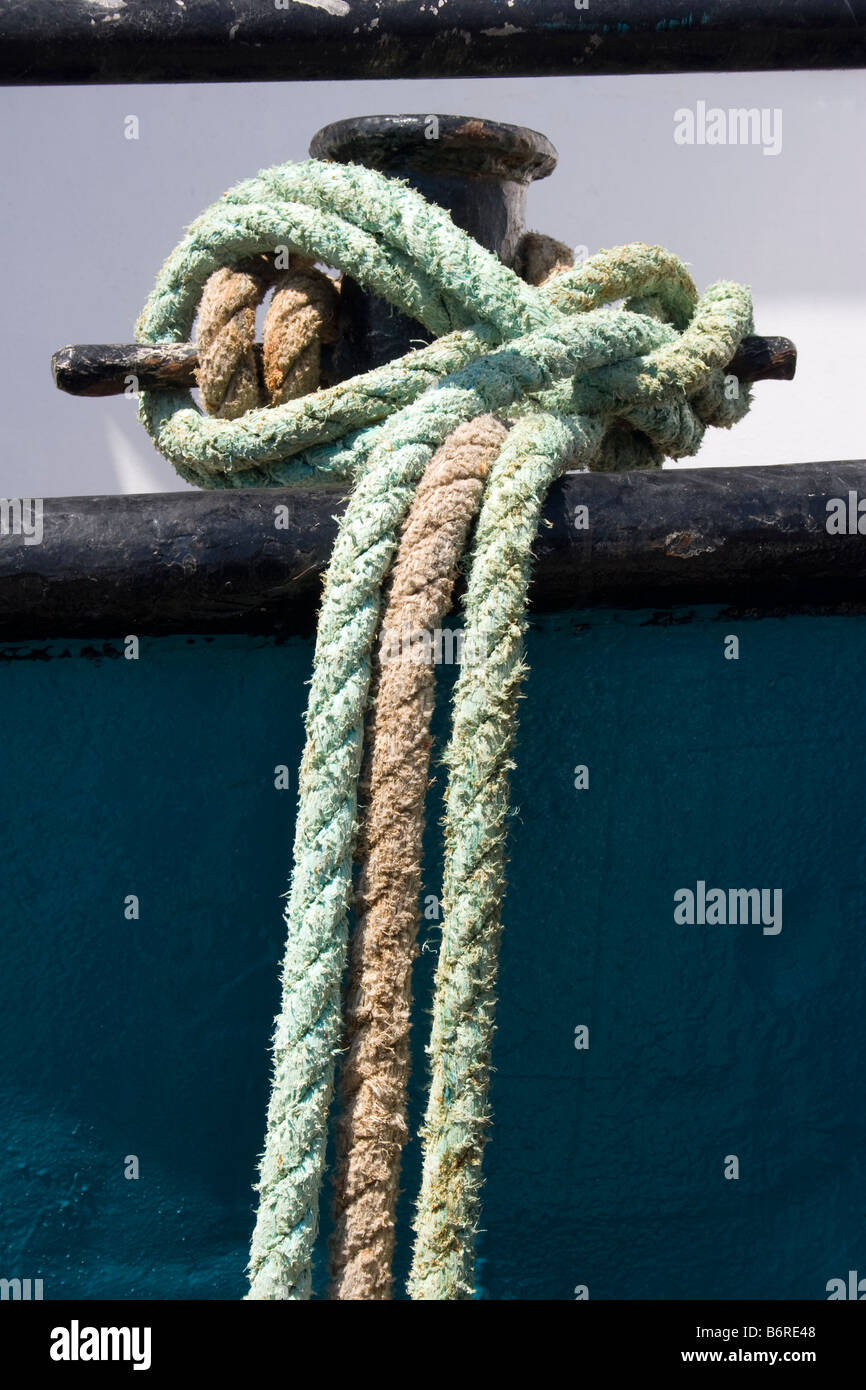 Rope around cleats hi-res stock photography and images - Alamy