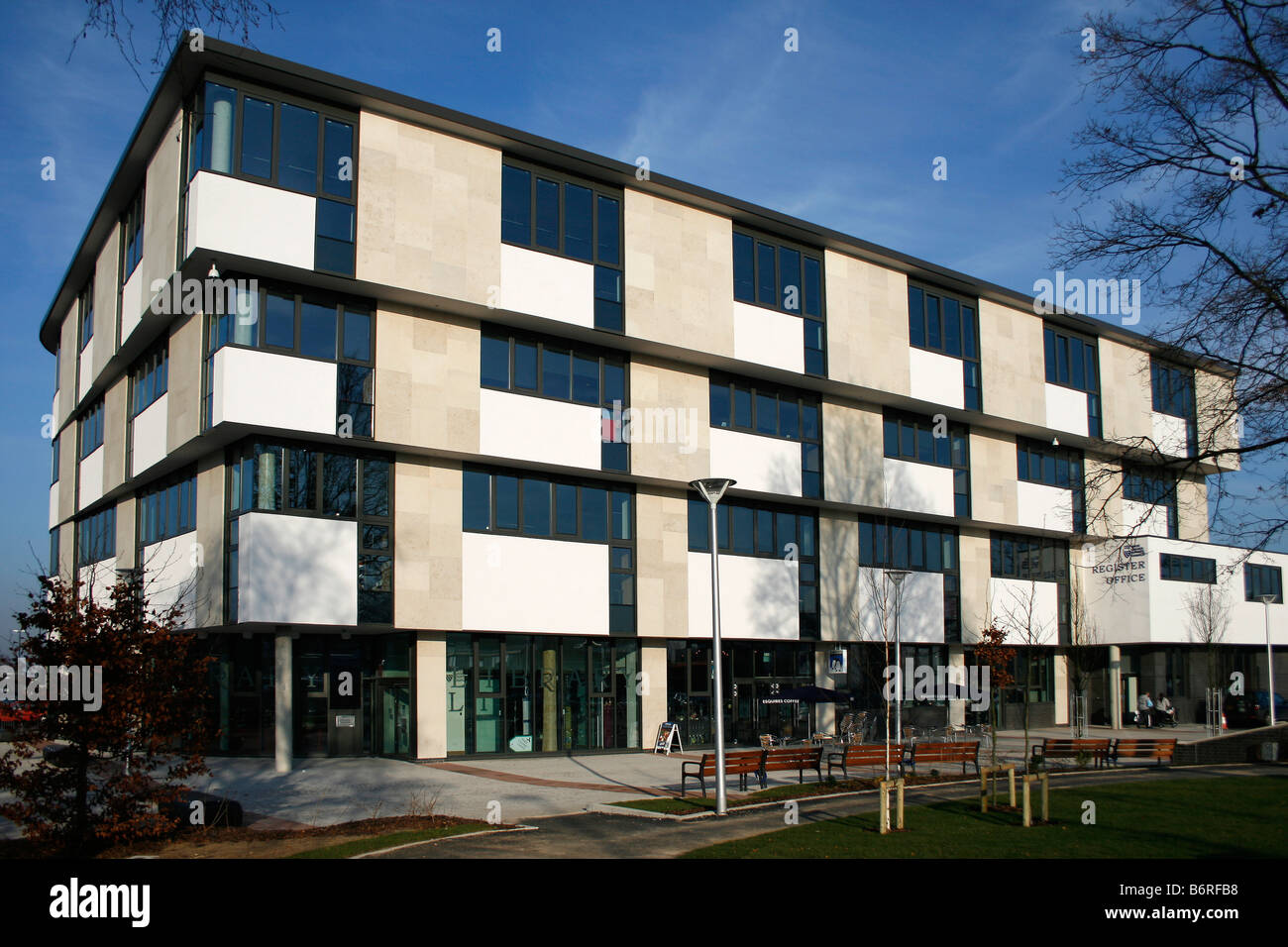 Glass clad building hi-res stock photography and images - Alamy