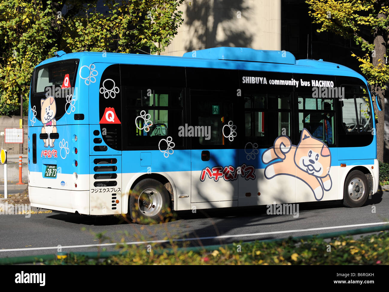 Shibuya community bus hachiko hi-res stock photography and images - Alamy