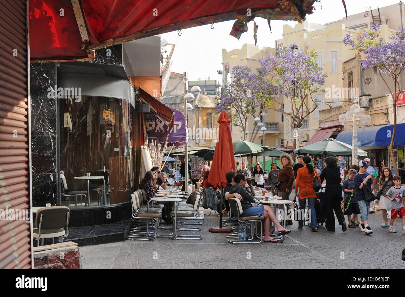 Israel Tel Aviv Outdoor Cafe in Nachlat Binyamin Street Stock Photo - Alamy
