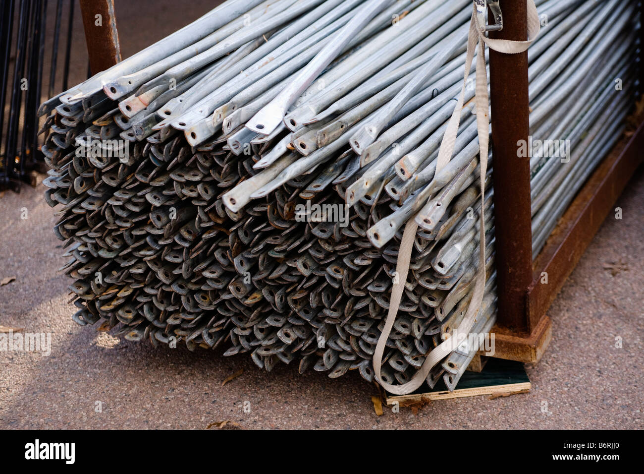 Scaffolding parts hi-res stock photography and images - Alamy