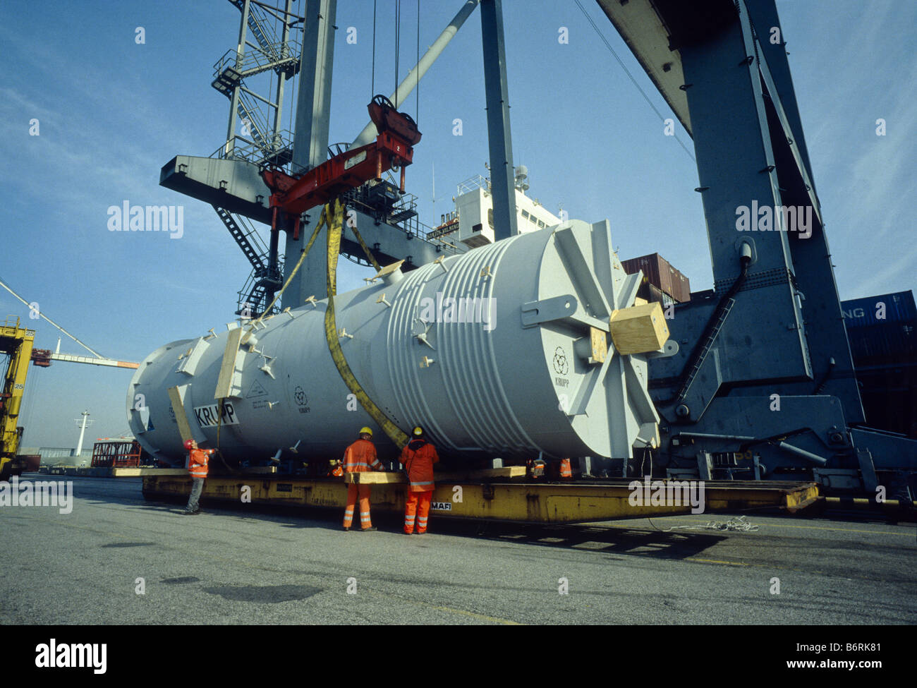 Loading lift hi-res stock photography and images - Alamy
