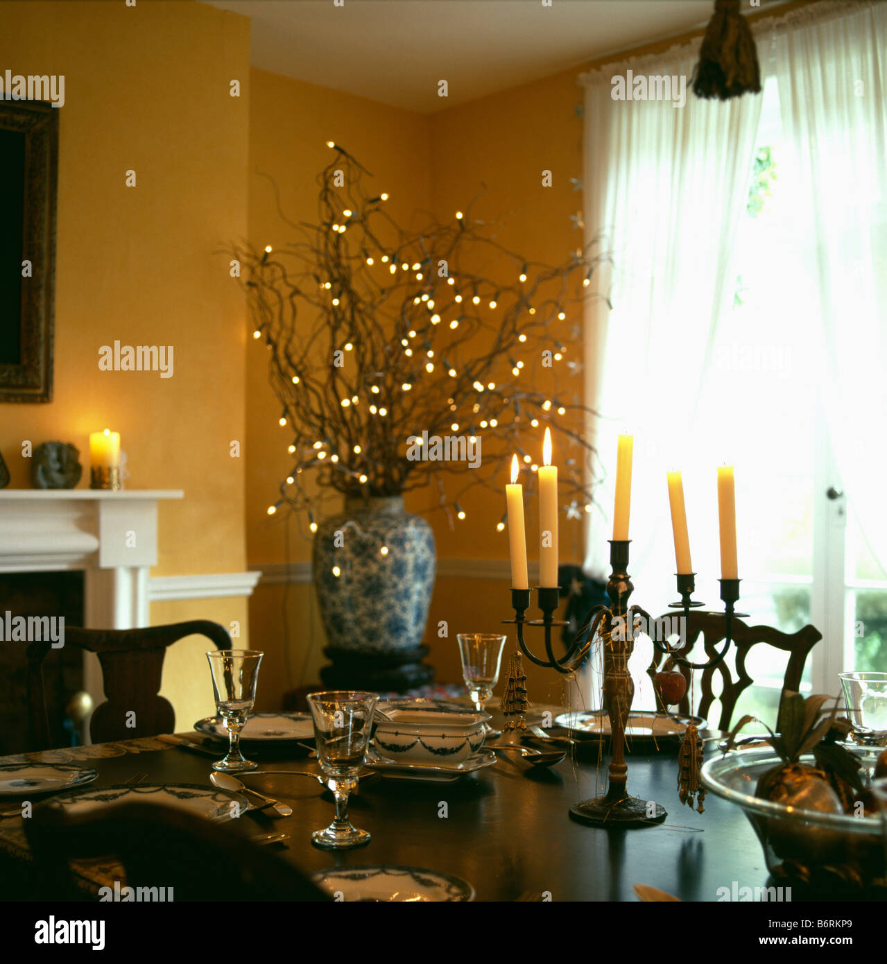 Interiors yellow diningrooms traditional hi-res stock photography and ...