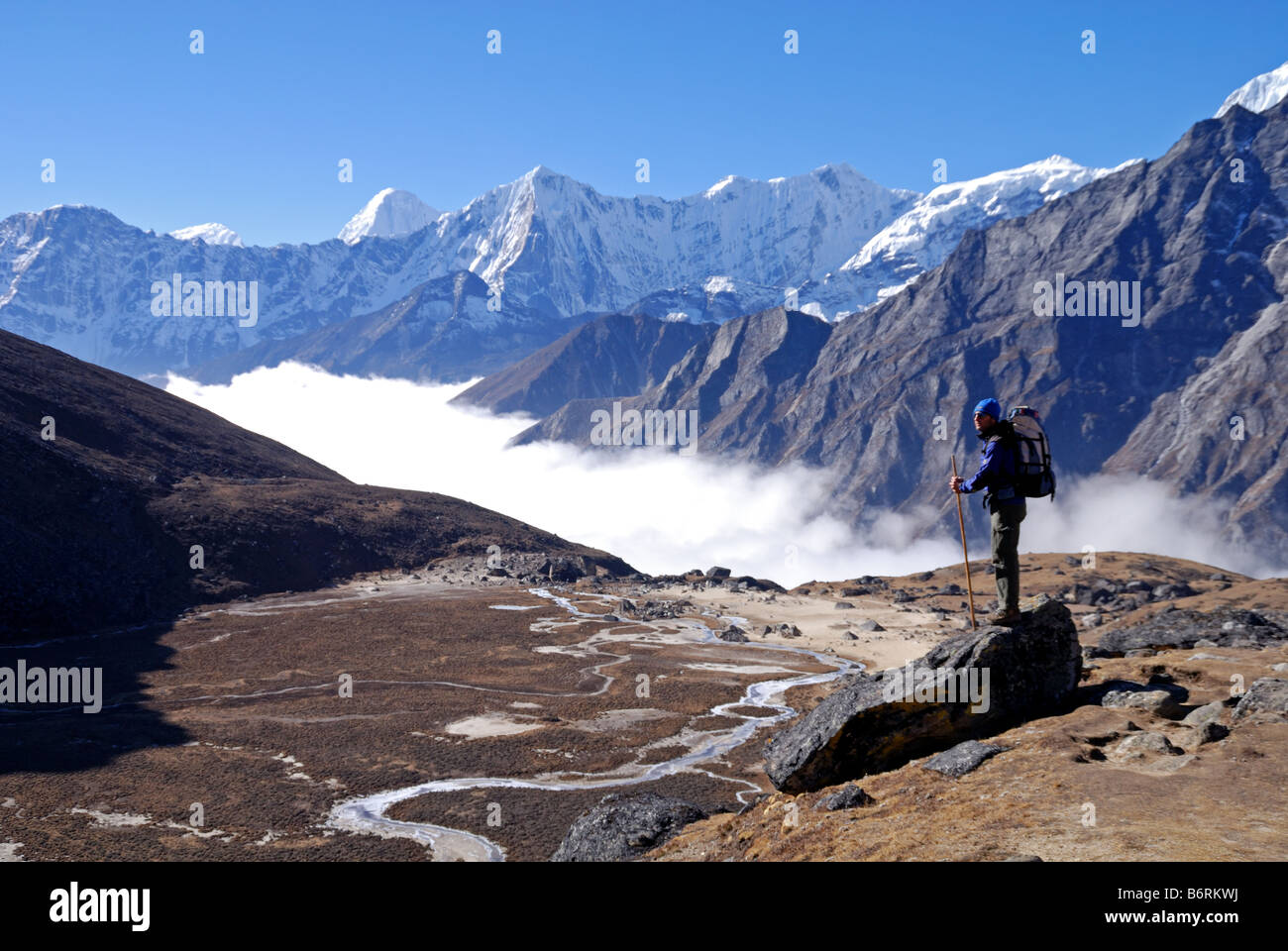 Nepal himalayas everest trekking hi-res stock photography and images ...