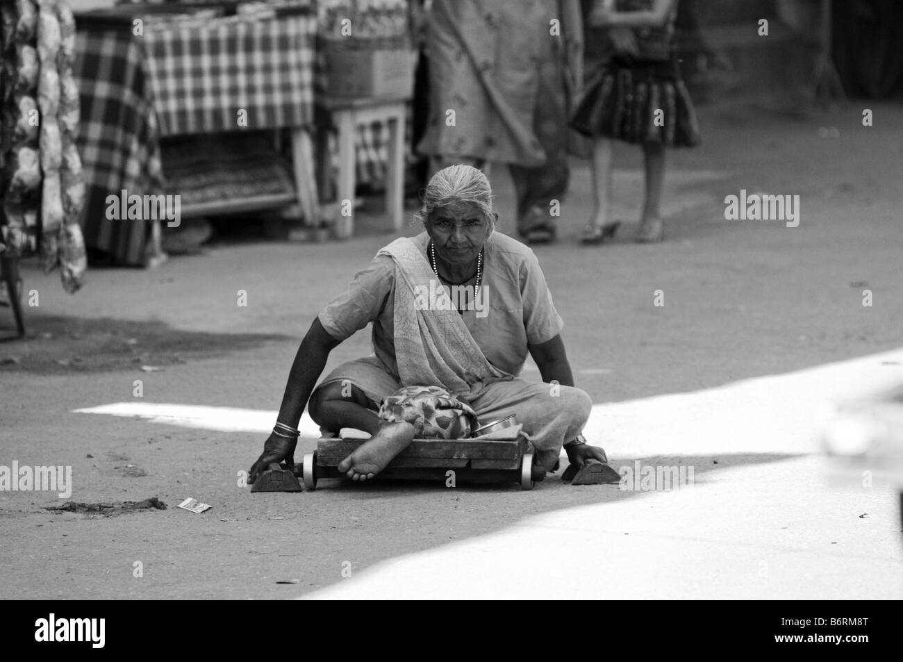 India street asia woman Black and White Stock Photos & Images - Alamy