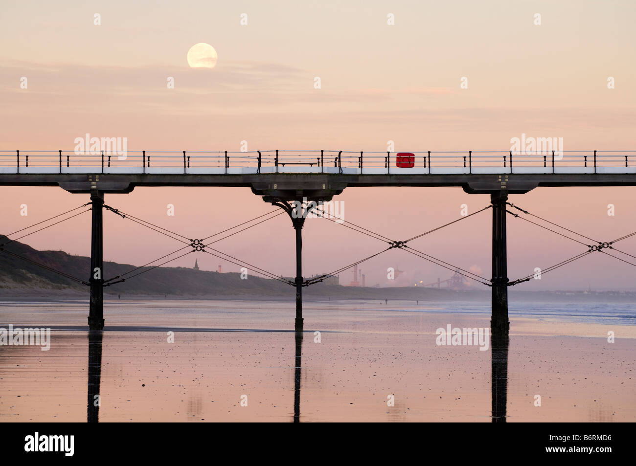 Cleveland pier hi-res stock photography and images - Alamy