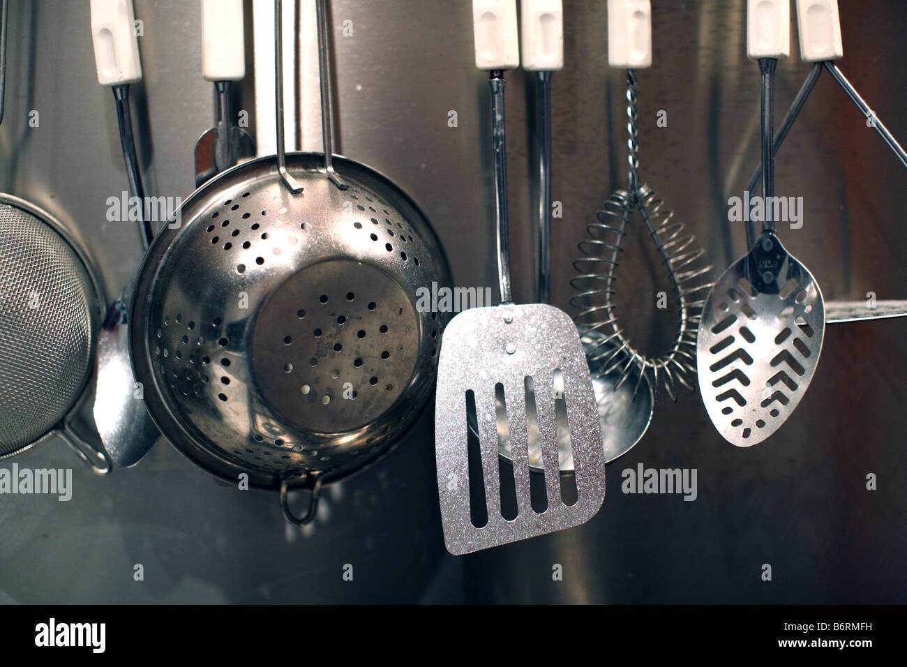 Stainless steel kitchen sieve hi-res stock photography and images - Alamy