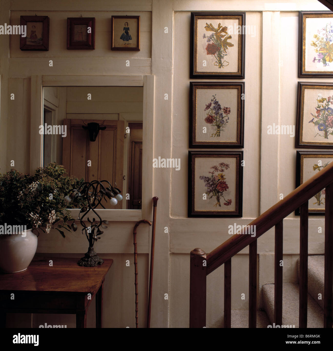 Halls pictures tables furniture hi-res stock photography and images - Alamy